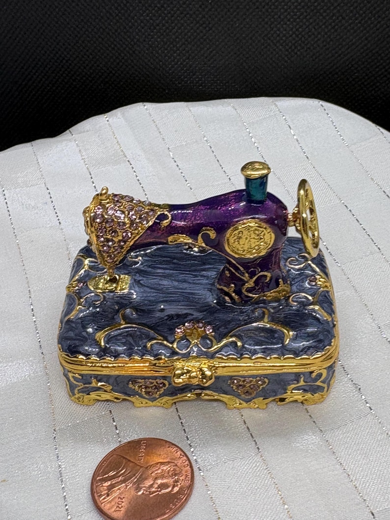 NOT ESTÉE Vintage Sewing Machine Trinket Box - Rare Vintage Gift - Etsy