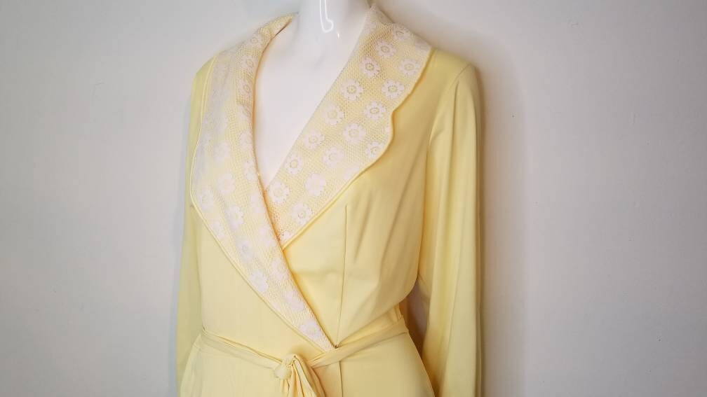 Vintage Jcpenney Pale Yellow Robe With White Floral Lace - Etsy