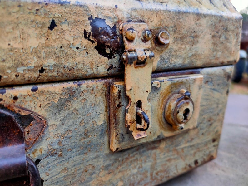 Old Iron Indian Suitcase Hand Painted Cream Iron Travel Trunk Bag Suit ...