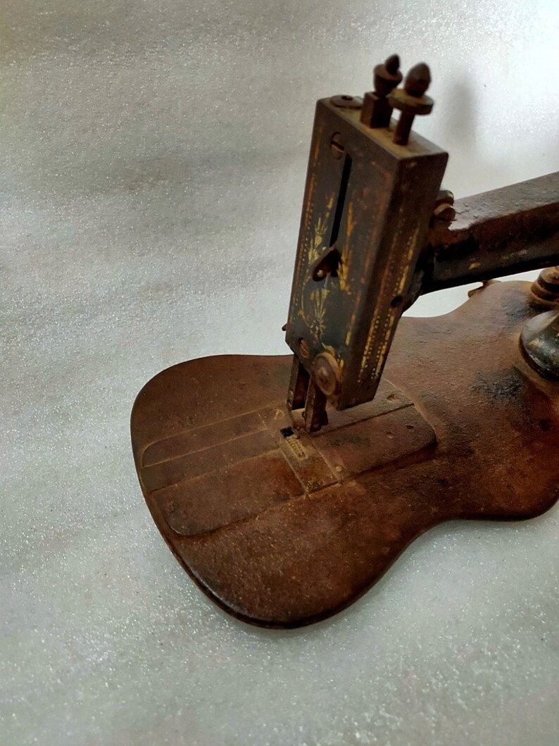 Antique Singer Sewing Machine Old Singer Medium 13,13K Sewing Machine ...