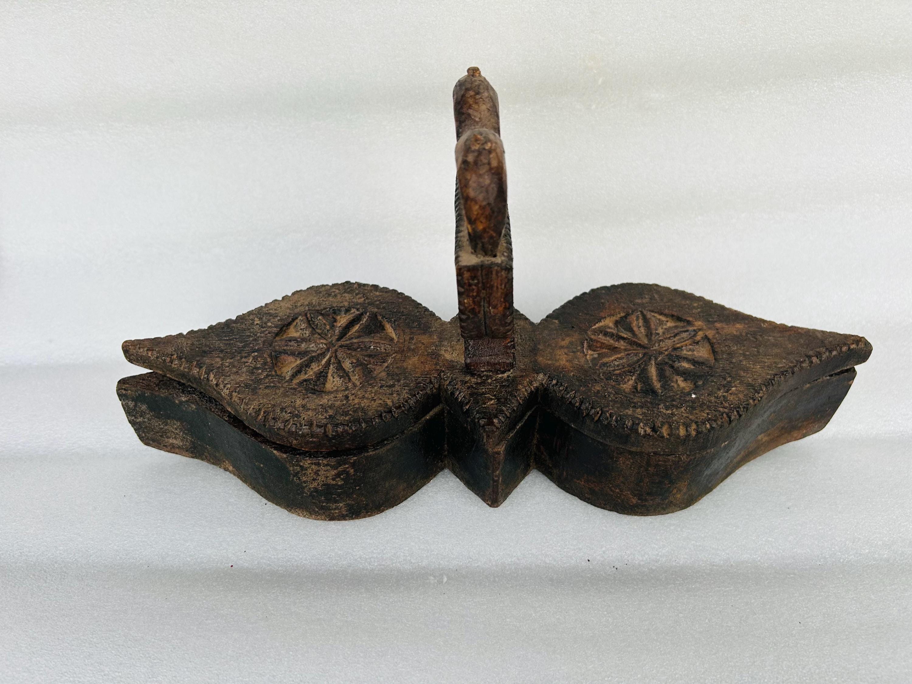 Vintage Wooden Tikka Box Antique Fine Hand Carved Kumkum Powder Box ...