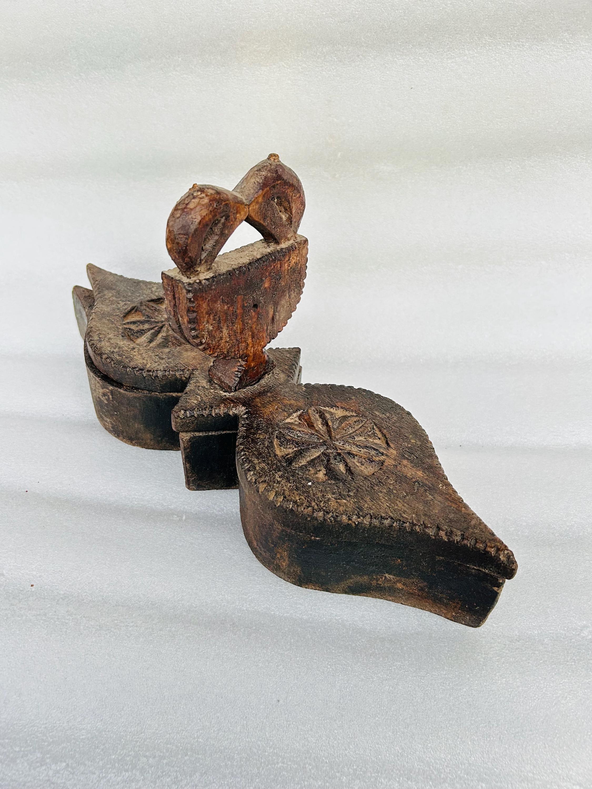 Vintage Wooden Tikka Box Antique Fine Hand Carved Kumkum Powder Box ...