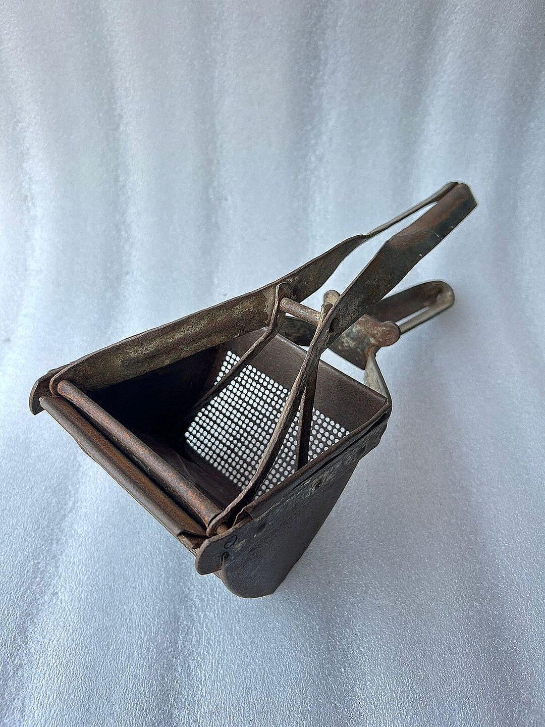 Vintage Iron Hand Juicer Tool Old Original Iron Hand Carved Big Juicer ...