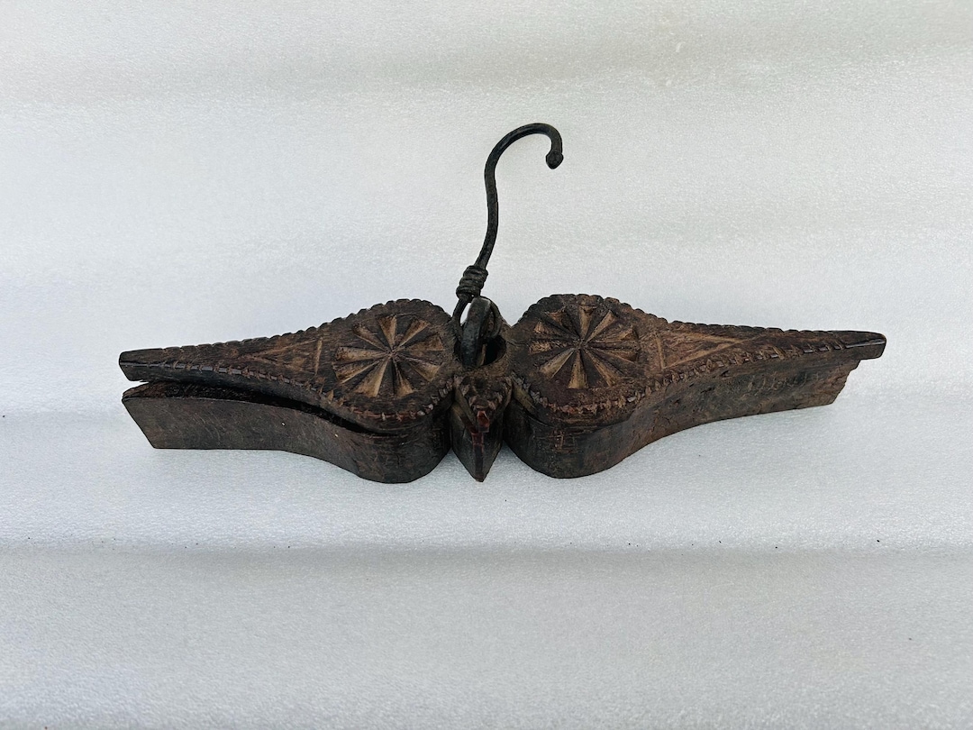 Ancient Wooden Tikka Box Old Hand Carved Tikka Box Vintage Unique ...