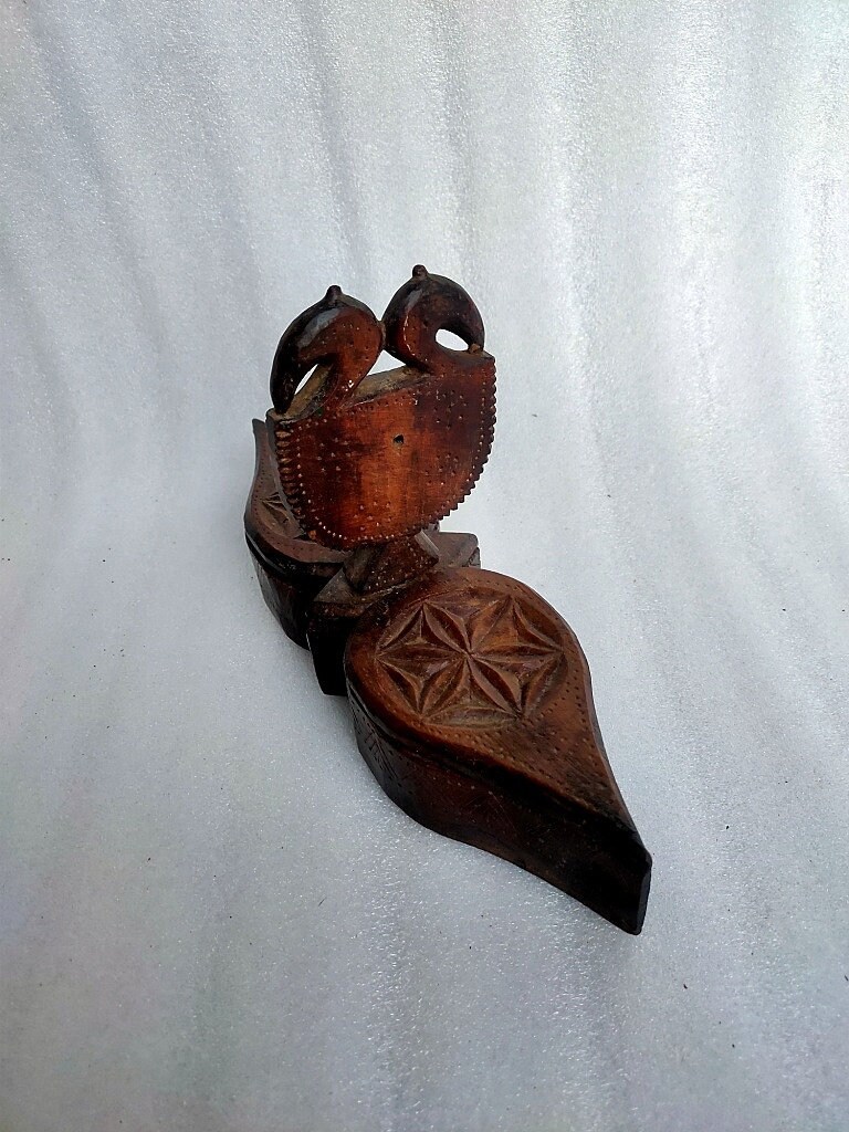 Antique Indian Wooden Tikka Box Old Fine Hand Carved Kumkum Powder ...