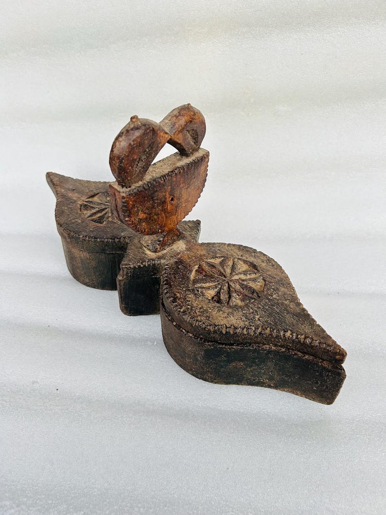 Vintage Wooden Tikka Box Antique Fine Hand Carved Kumkum Powder Box Vintage Unique Handle Temple ...