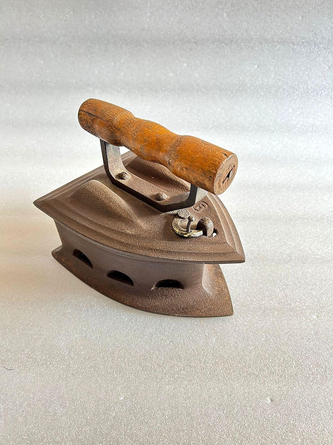 Vintage Heavy Iron Hand Made Iron Cloth Press Old Indian Wooden Handle ...