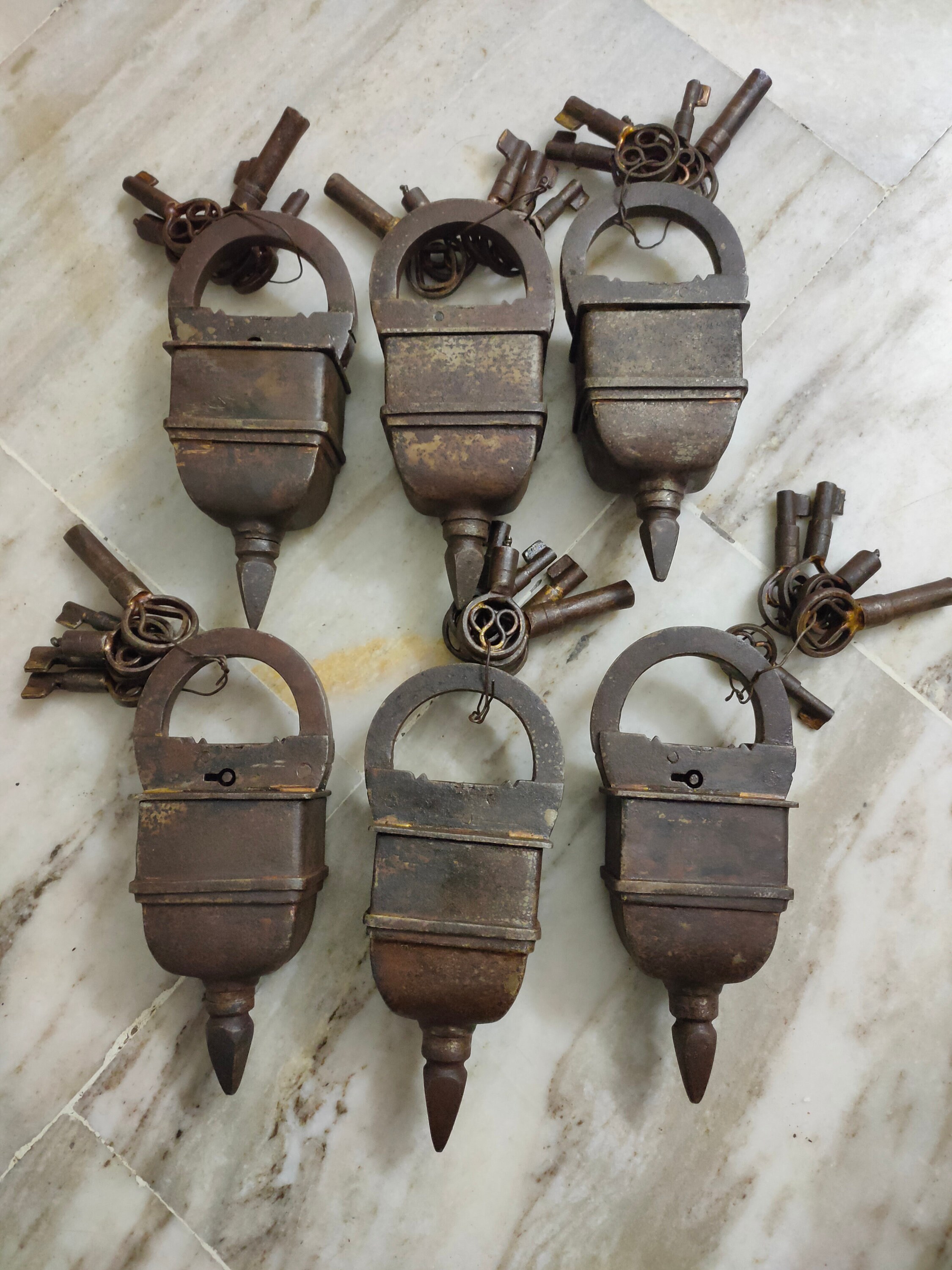 Antique Look Iron 5 Key Tricky Lock Hidden Key Hole Lock 5 Key Puzzle ...