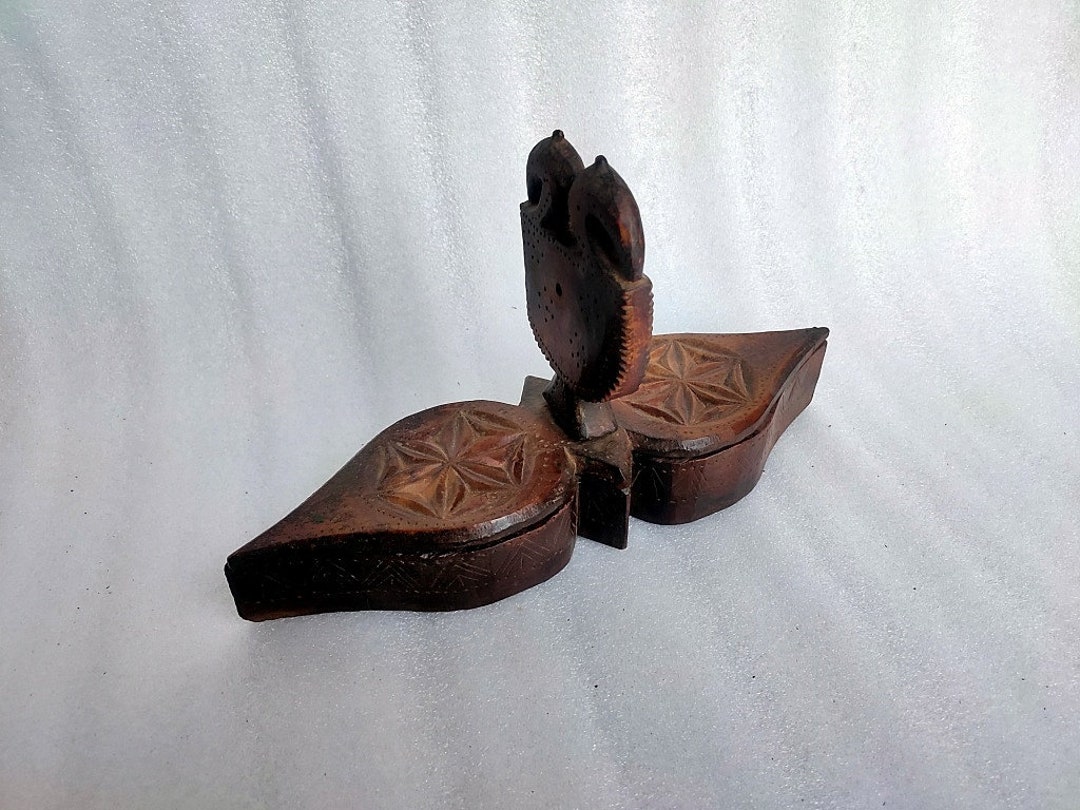 Antique Indian Wooden Tikka Box Old Fine Hand Carved Kumkum Powder ...