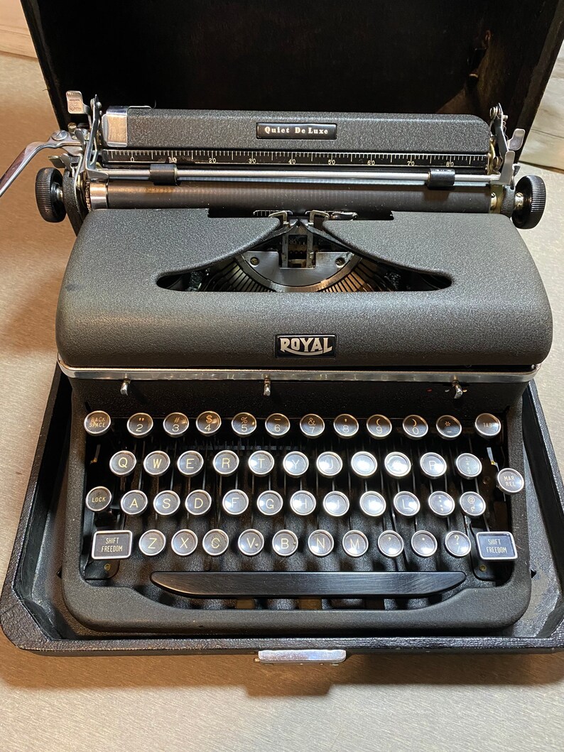 Vintage Royal Quiet Deluxe Typewriter Working With Case | Etsy
