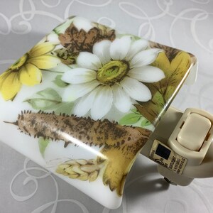 Daisy Fused Glass Plug in Flower of the Month Night Light With Draped ...