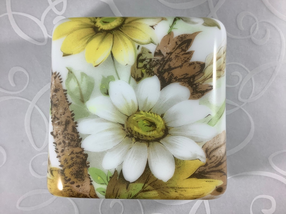 Daisy Fused Glass Plug in Flower of the Month Night Light With Draped ...