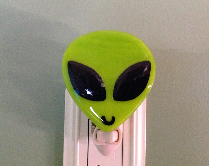 Out of This World Alien Fused Glass Plug in Halloween Sci Fi Night ...