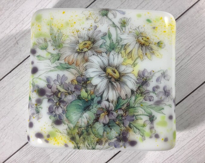 Daisy Fused Glass Plug in Flower Bouquet Flower of the the Month April ...