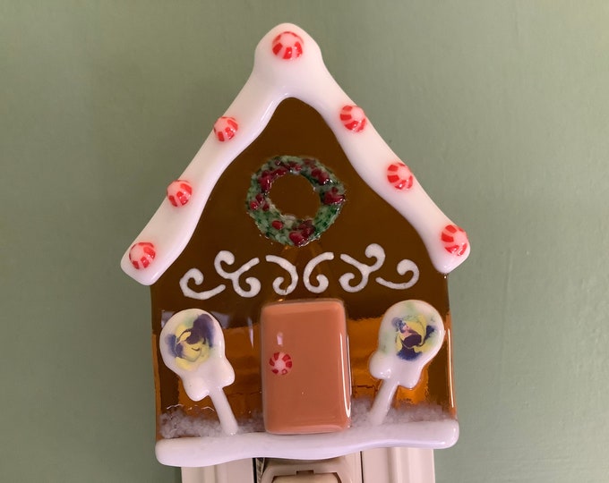 Gingerbread House Fused Glass Plug in Holiday Night Light Christmas ...