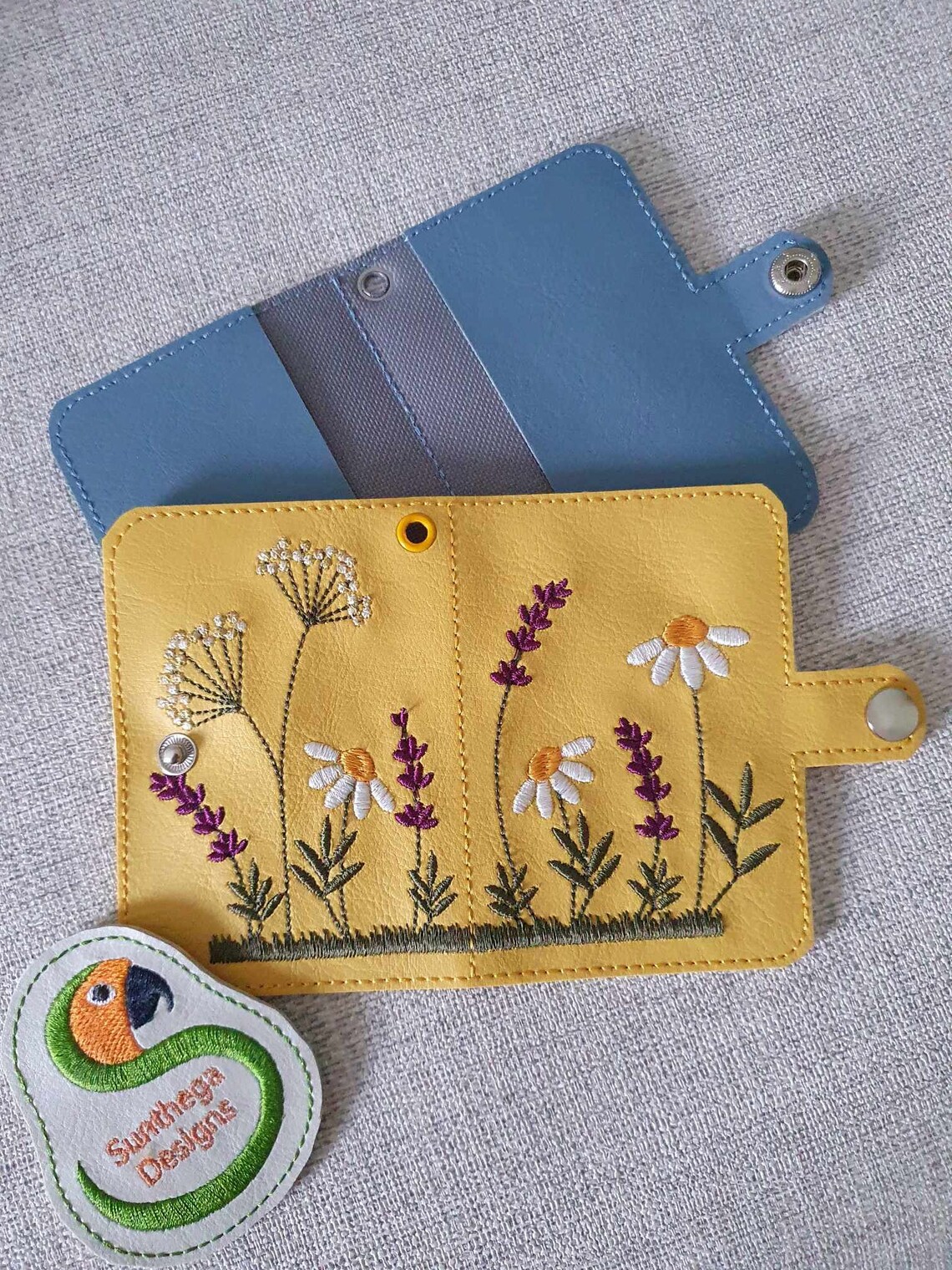 Wildflower Bi-fold Card Holder 5 X 7 ITH DIGITAL FILE for Embroidery ...