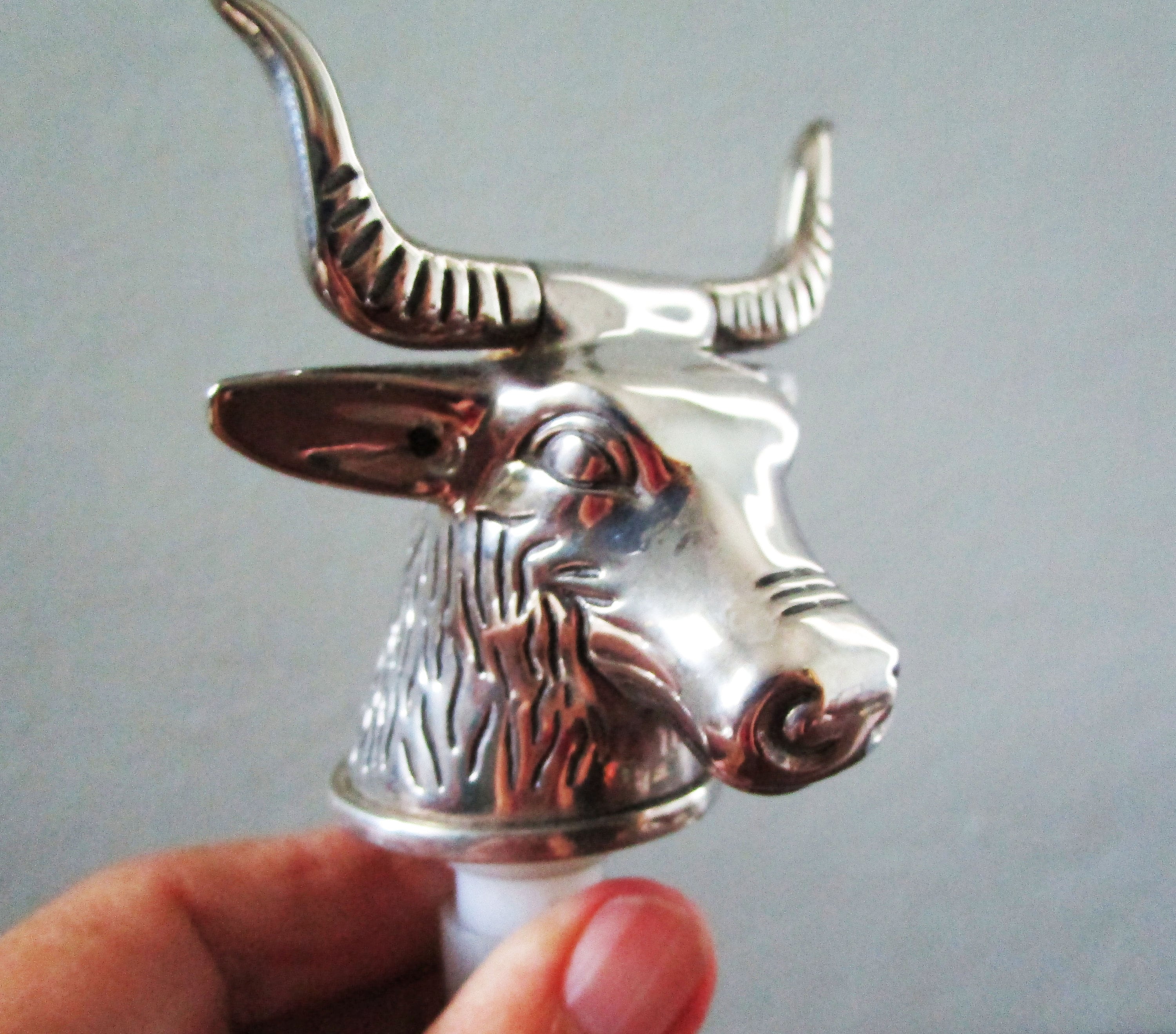 Bottle Stoppers Kitchen & Dining decorative bottle stopper Bull #2 ...