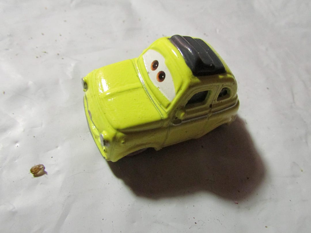 Disney Pixar Fiat 500 Yellow Car 1/64 Scale Die Cast Free USA Shipping ...