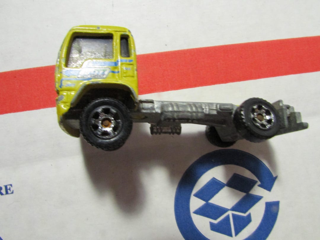 Matchbox Delivery Truck Yellow Car Truck Pre Owned 1/64 Die Cast Free ...