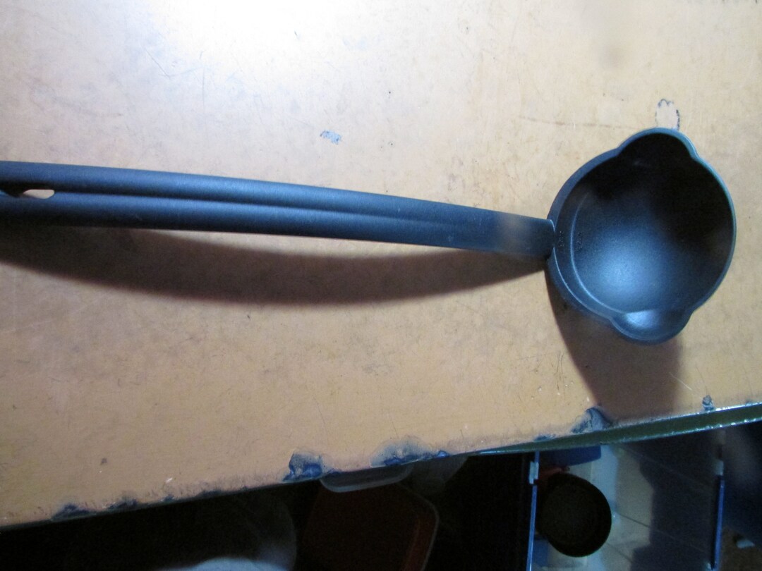 Tupperware Black Ladel Spoon Scoop 1/2 Cup 1/4 Cup 4689a-1 Pre Own Free ...