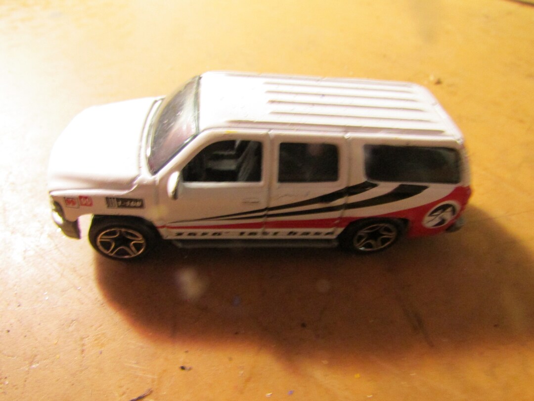 Matchbox Chevy Suburban Zero Test Base White 1/64 Scale Die Cast Free ...