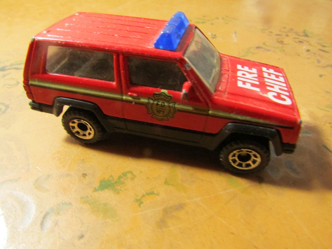 Matchbox Jeep Cherokee Fire Chief Red 1/64 Die Cast Free USA Shipping ...