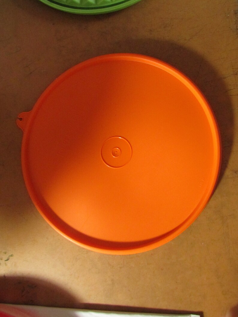Vintage REPLACEMENT Tupperware Round Y Tab Orange Snap Seal Lid 229 8 ...