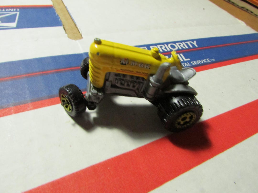 Matchbox Farm Tractor Yellow Car Pre Owned 1/64 Scale Die-cast USA Free ...