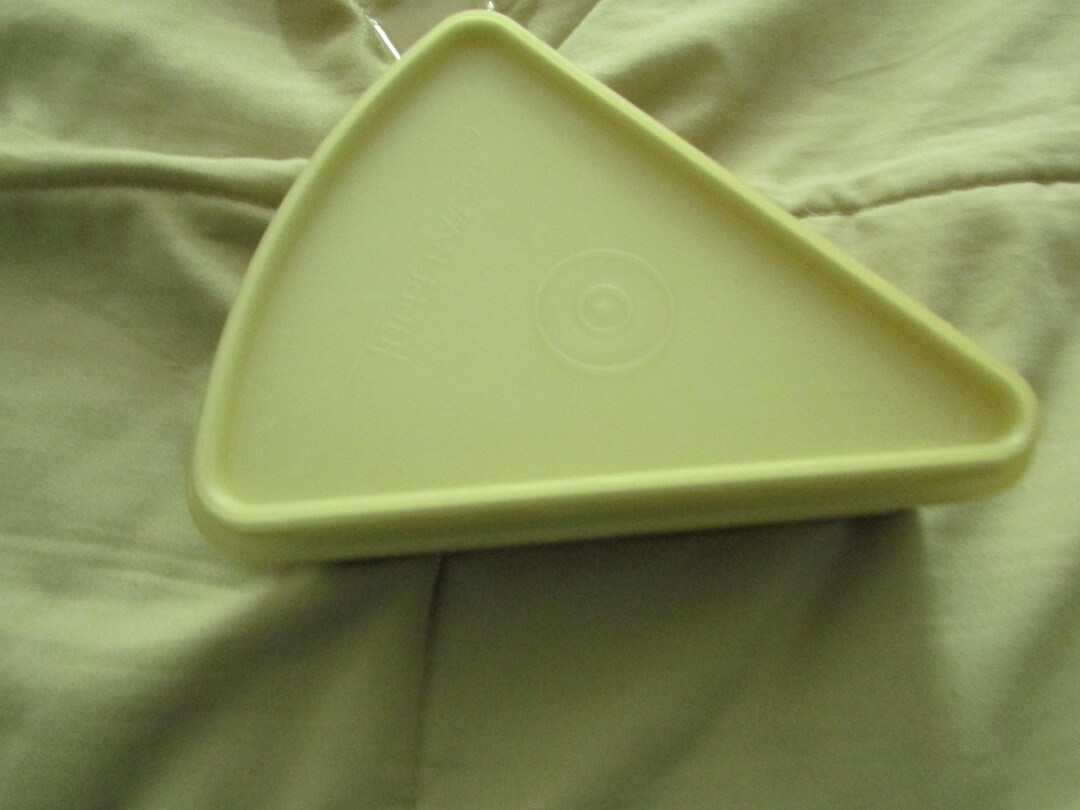 Tupperware 269 Slice Pie Keeper to Go Triangle Wedge Tan With Lid Pre ...