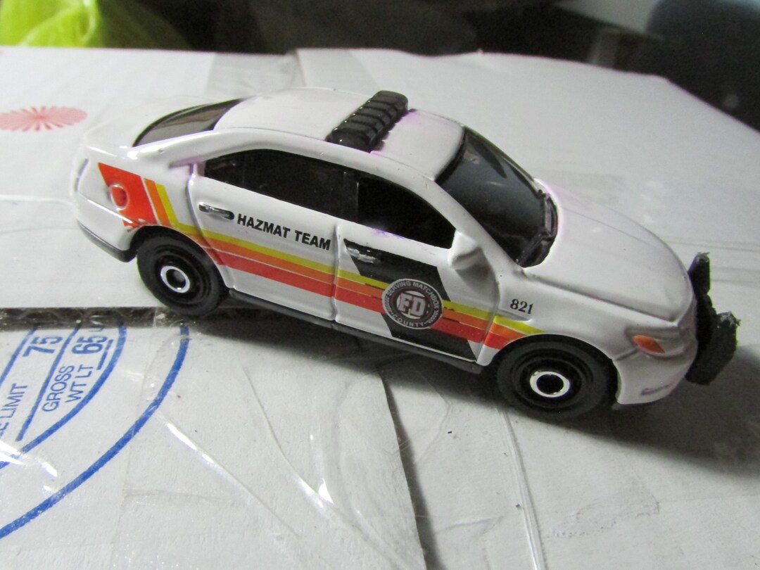 Matchbox Ford Police Interceptor White Car Truck PRE-OWNED 1/64 Die ...