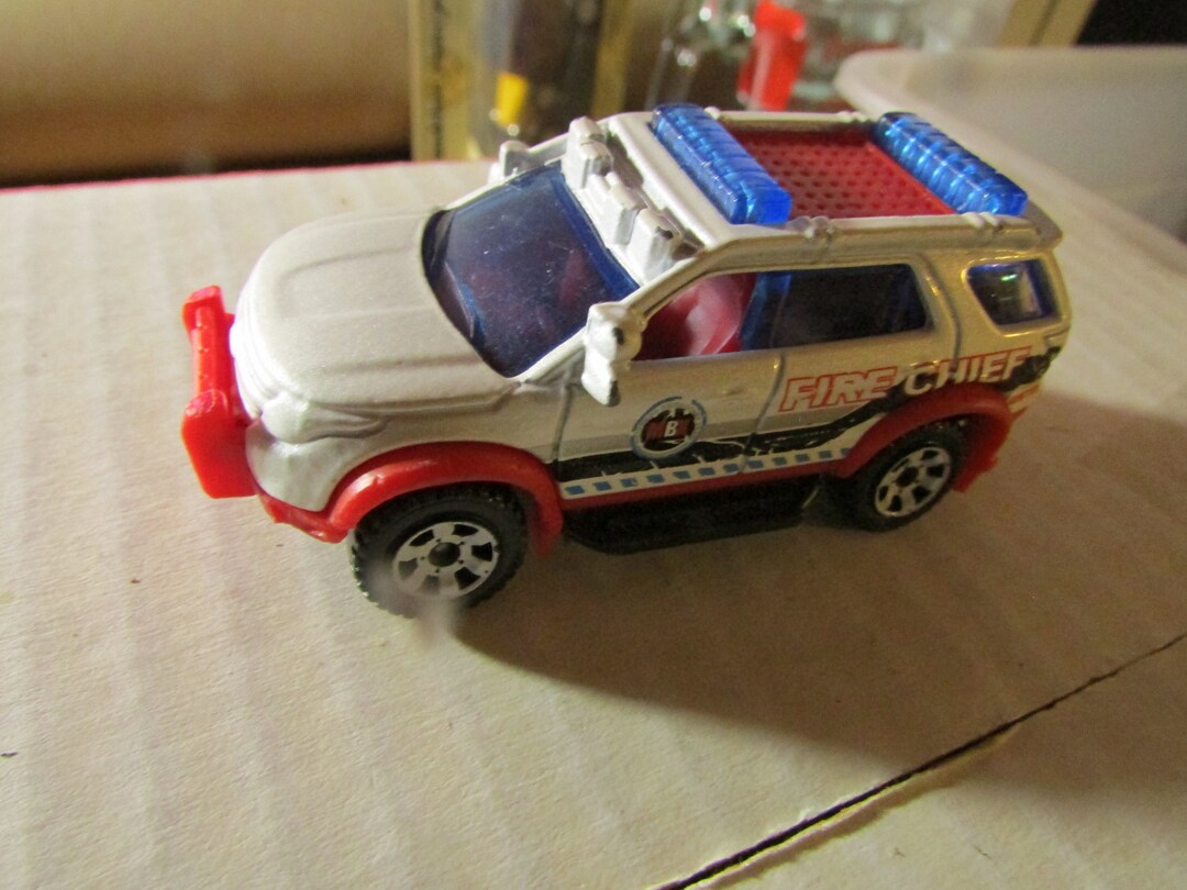 Matchbox Ford Explorer Fire Chief White 1/64 Die Cast Free USA Shipping ...