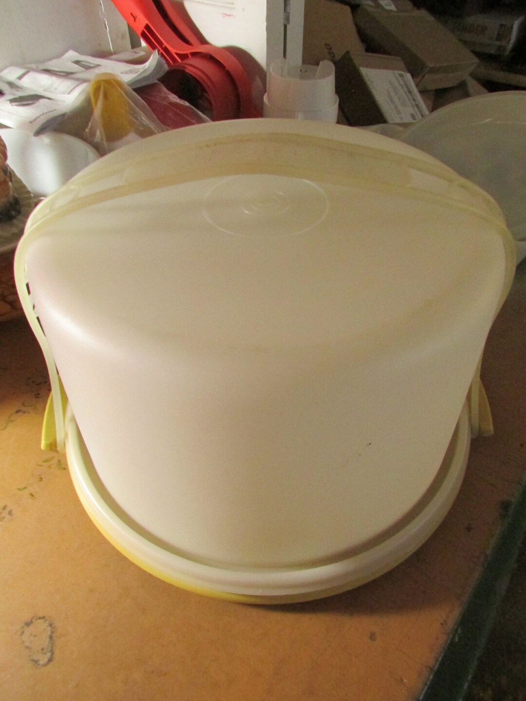 Tupperware Pie Cake Keeper Taker Carrier 684 Harvest Gold With HANDLE ...