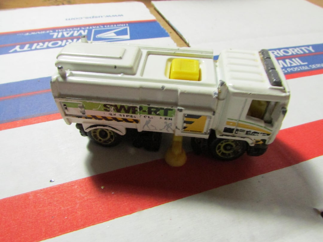 Matchbox Street Sweeper White Car Truck Pre Owned 1/64 Scale Die-cast ...