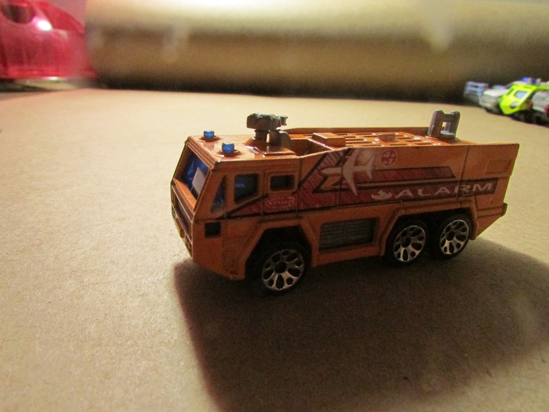 Matchbox Airport Fire Truck Orange 1/64 Scale Die-cast USA Free USA ...