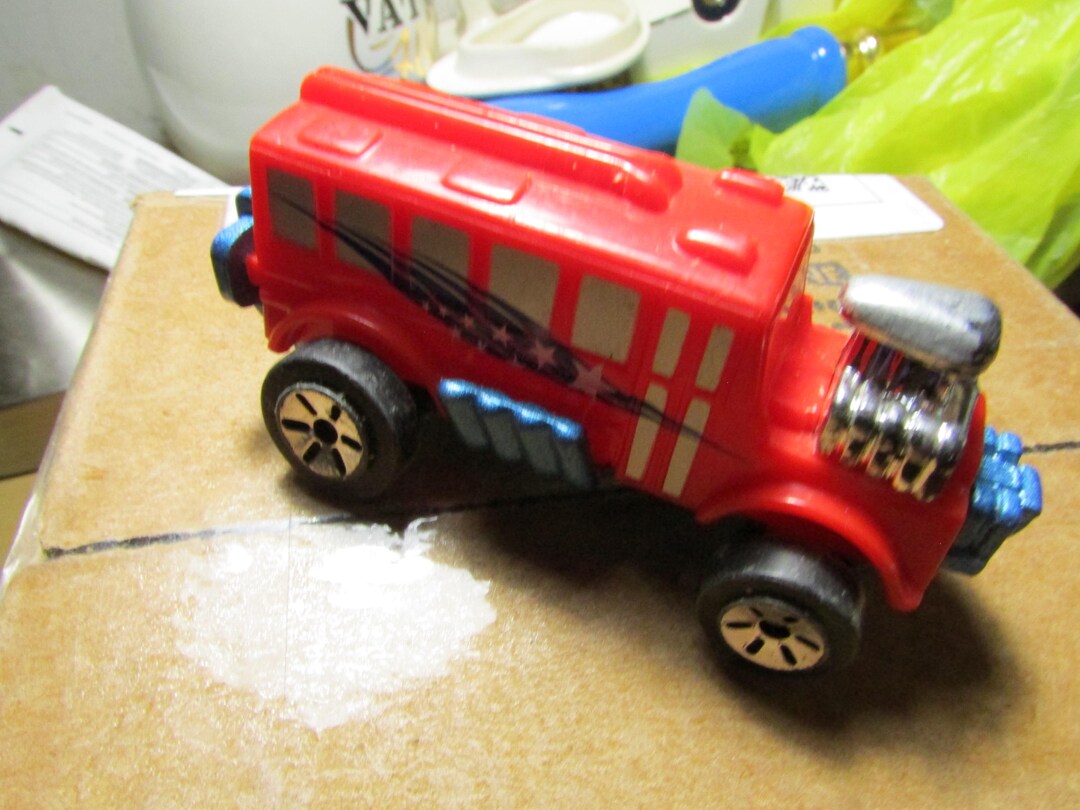 Maisto Skool Bust Red Car Truck PRE-OWNED 1/64 Die Cast Free USA ...