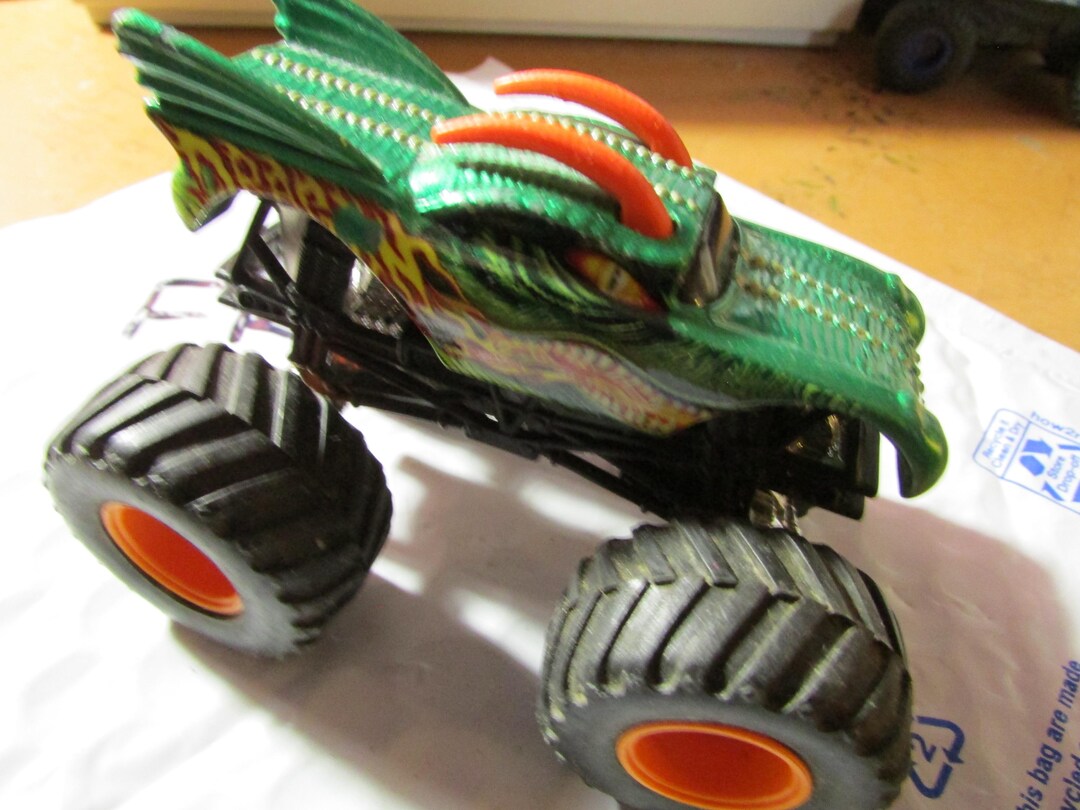 Hot Wheels Dragon Lizard 4x4 Monster Truck Green Car 1/64 Die Cast Free ...