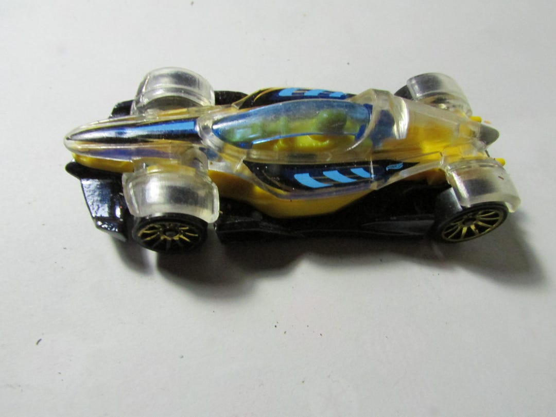 Hot Wheels R0937 Diecast Yellow Race Car Truck PRE-OWNED 1/64 Scale Die ...