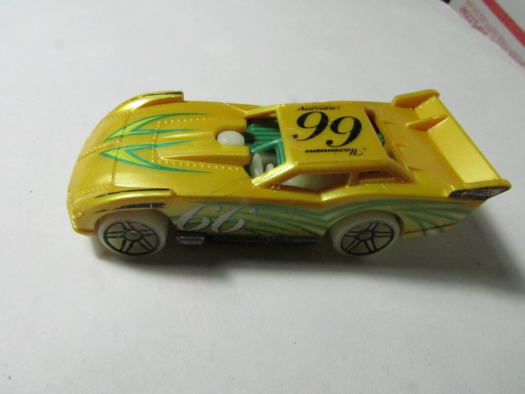 Hot Wheels Maximum Leeway Gold Car Truck PRE-OWNED 1/64 Die Cast Free ...