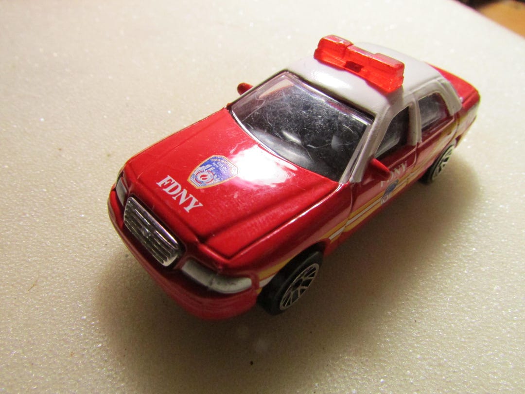 Realtoy Ford Crown Victoria Red Car Truck 1/64 Die Cast Free USA ...
