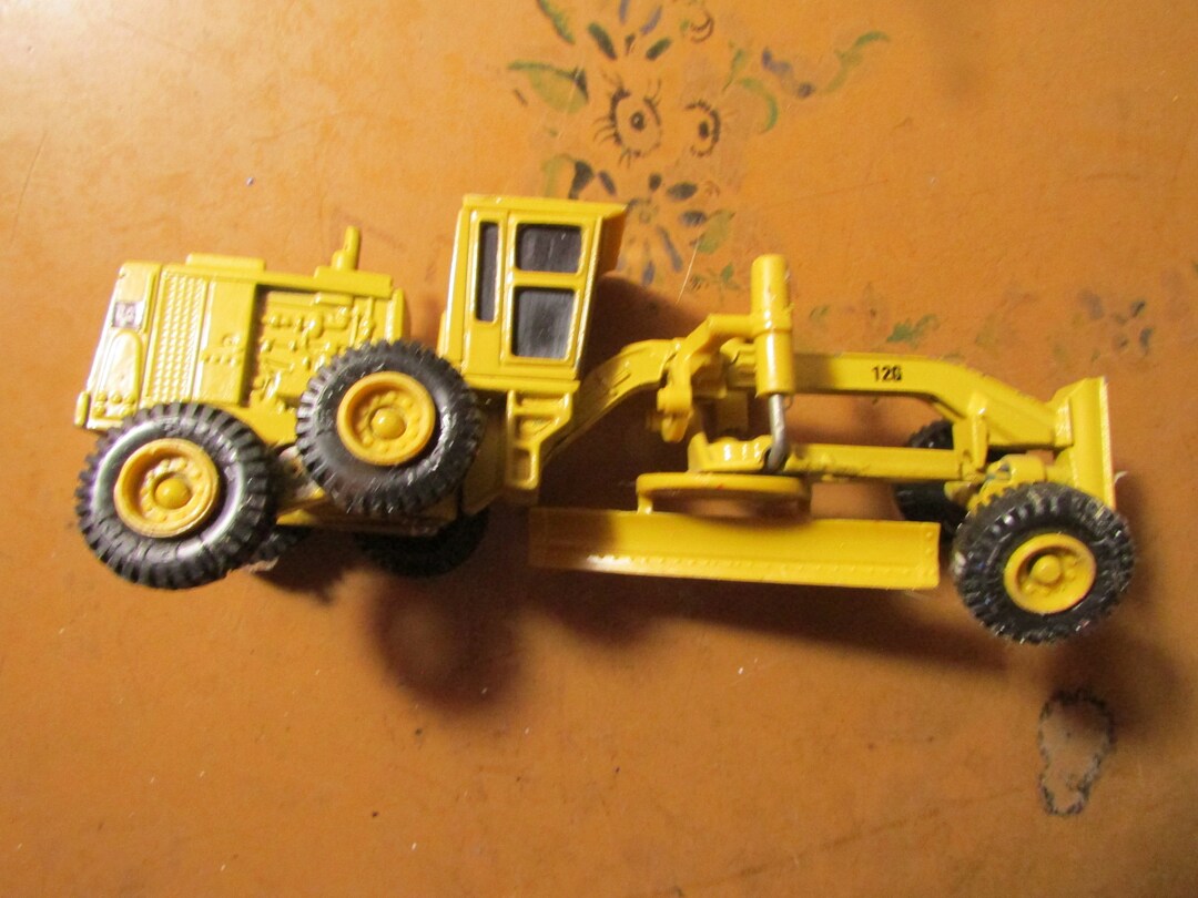 Caterpillar Cat Road Grader Brown Ertl Scale Die Cast Free USA Shipping ...