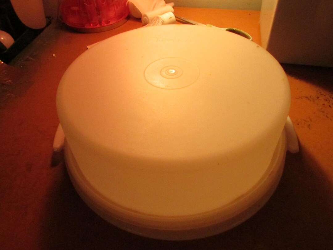 Vintage Tupperware Pie Cake Keeper Taker Carrier White Sheer Round W ...