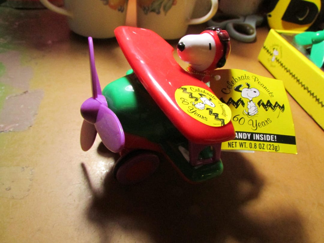 Snoopy Flying Ace Candy Container Bi-plane Peanuts Dog Airplane Red ...