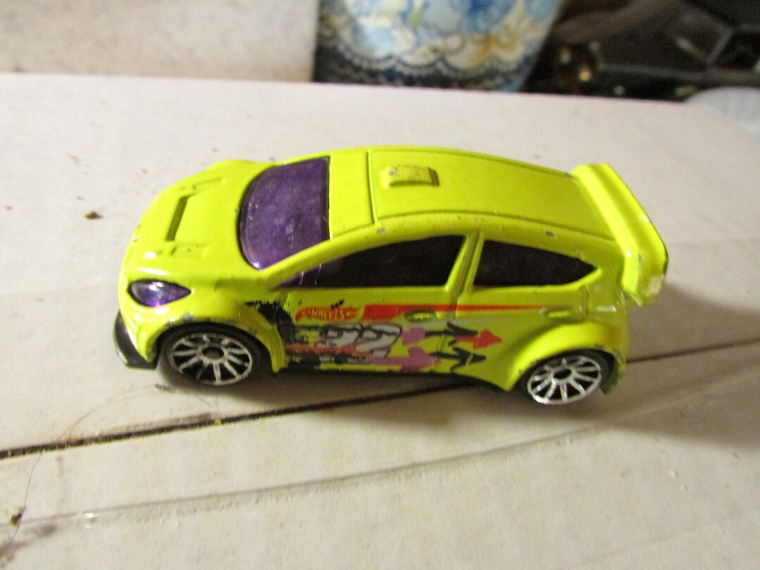HOT WHEELS Ford Fiesta Yellow Car 1/64 Scale Die Cast Free USA Shipping ...