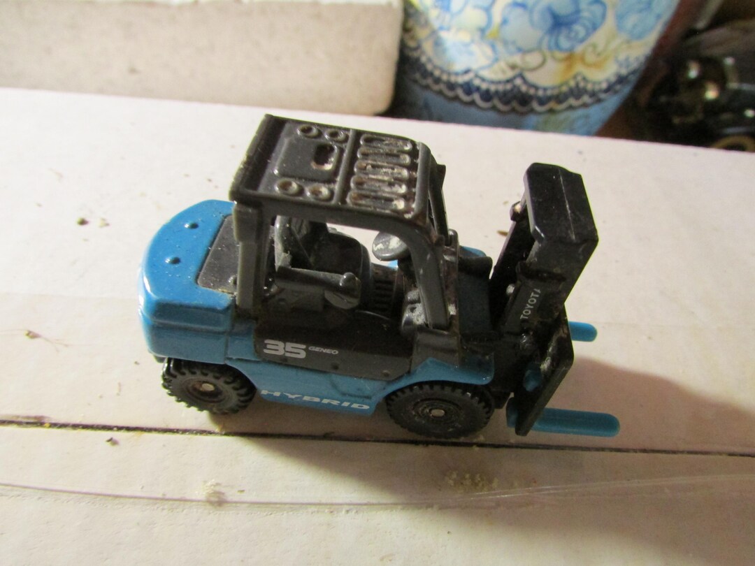 Tomica Toyota Geneo Forklift Blue Car 1/64 Die Cast Free USA Shipping ...