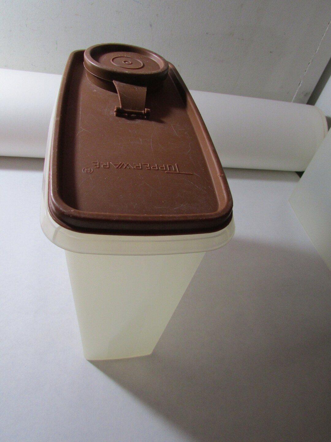 Pour N' Store Cereal Keeper Tupperware 469-9 W/ Brown Lid Pre Owned ...