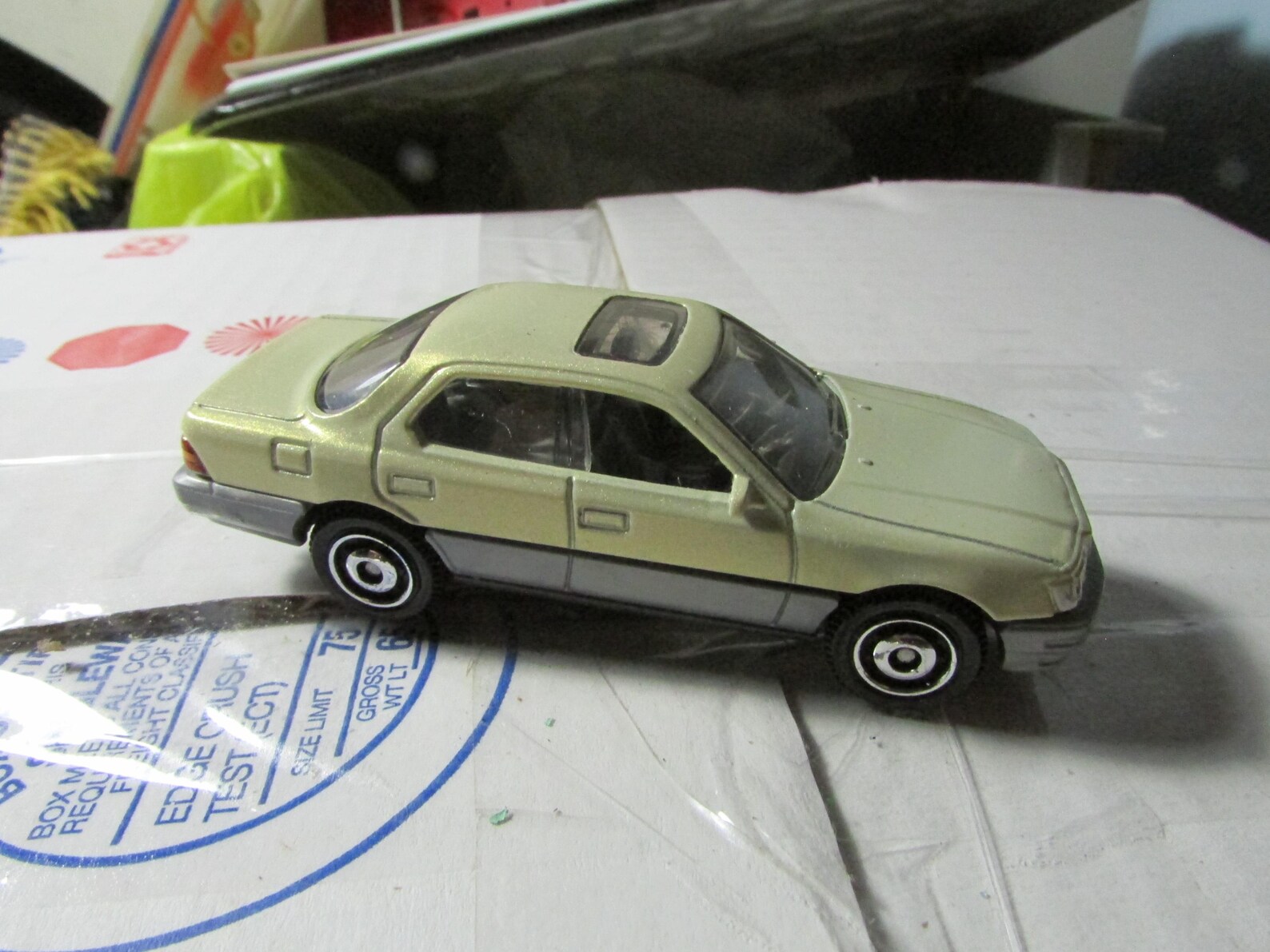 Matchbox 1994 Lexus Ls 400 Beige Truck Car PRE-OWNED 1/64 Die Cast Pre ...