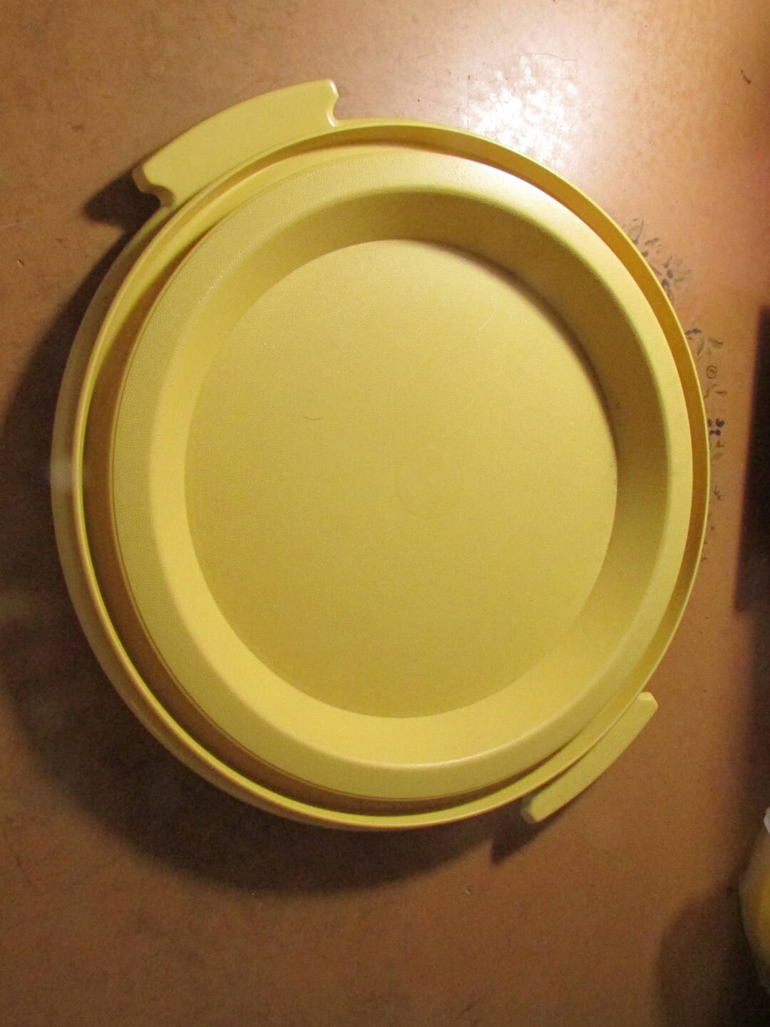 Tupperware 719 Pie Carrier Harvest Gold Bottom Pre Owned Free USA ...