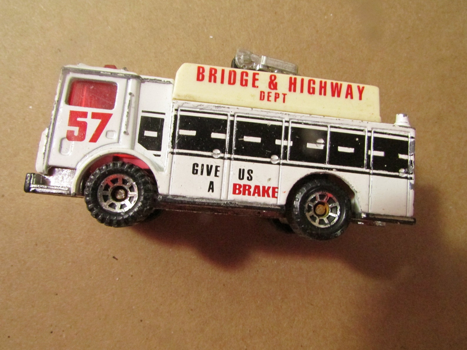 Matchbox Mack Auxiliary Power Truck Bridge & Highway Dept White 1/64 ...