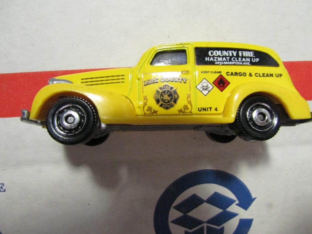 Matchbox 39 Chevy Van Yellow Car Pre Owned 1/64 Scale Die-cast USA Free ...