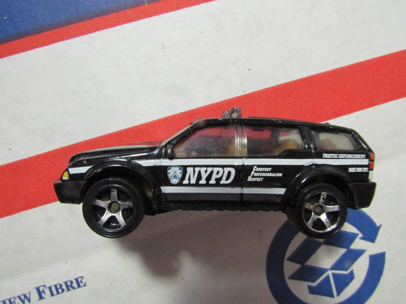 Matchbox Sport Suv NYPD Black Car Truck Pre-owned 1/64 Die Cast Free ...